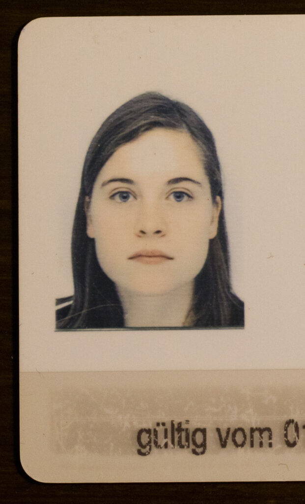 My week in two identification cards – Der Anspitzer